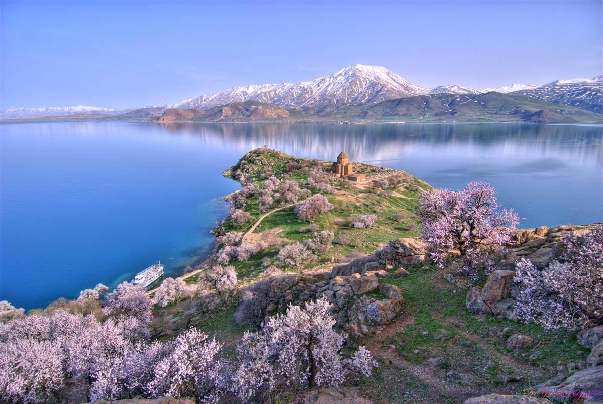Akhtamar_Island_on_Lake_Van_with_the_Armenian_Cathedral_of_the_Holy ...